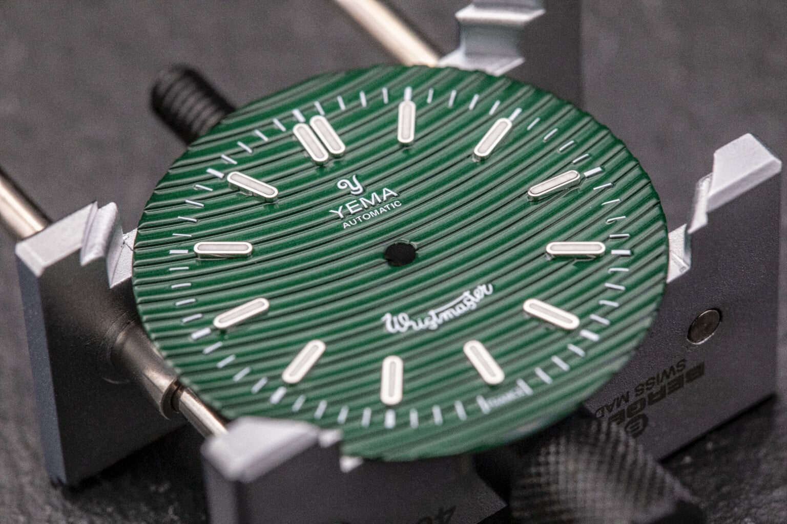 Yema Wristmaster : une édition limitée avec un calibre micro-rotor ...